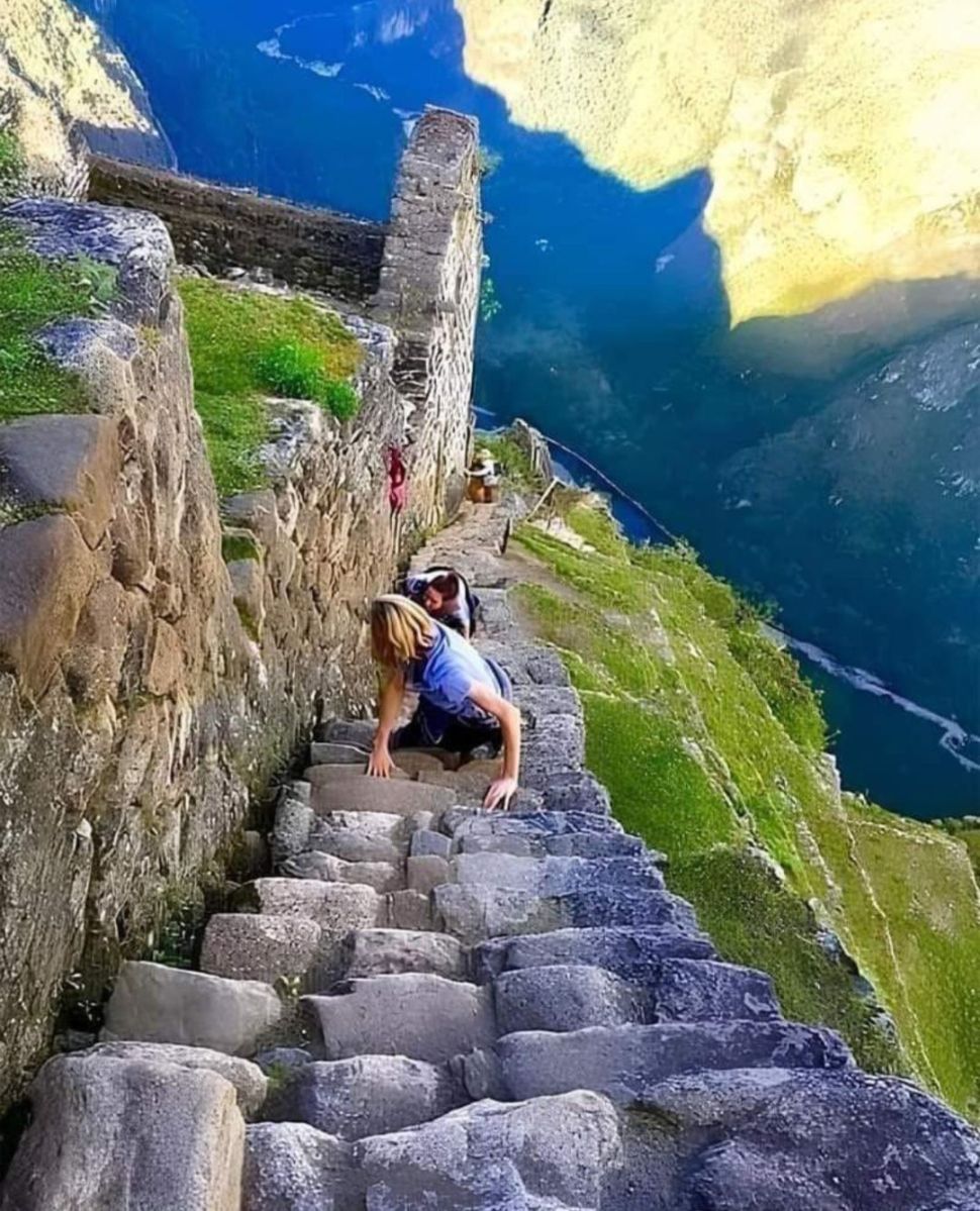 The Stairs of Death – The Adventures of Spaghetti Eddie